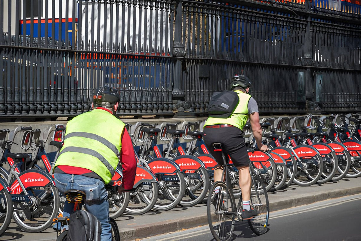 Hi-Vis PPE for Cyclists That Could Save Your Life on Two Wheels — Mann ...